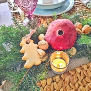 How to Create a Christmas Cottage Tablescape for a Festive Holiday ...