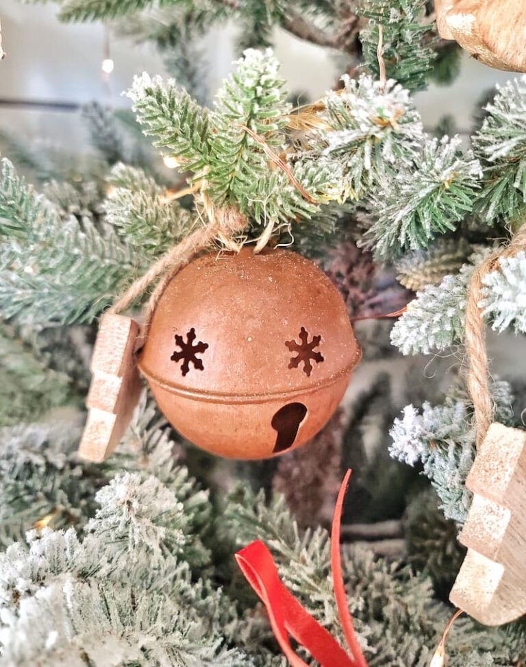A Cozy Little Cottage Christmas Home Tour With Decor Ideas and ...
