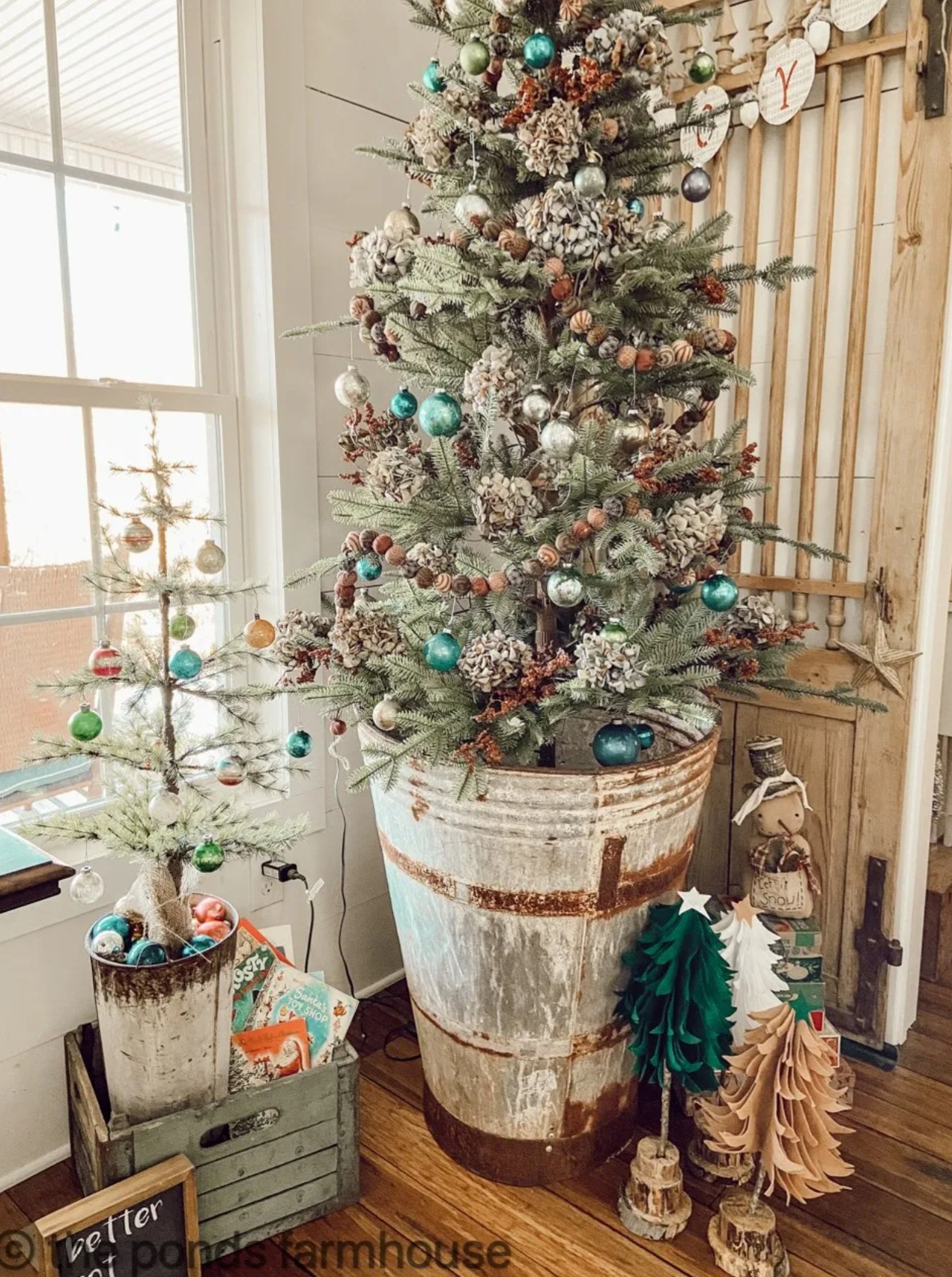 My 10 Favorite and Fabulous Themed Christmas Trees of the Season ...