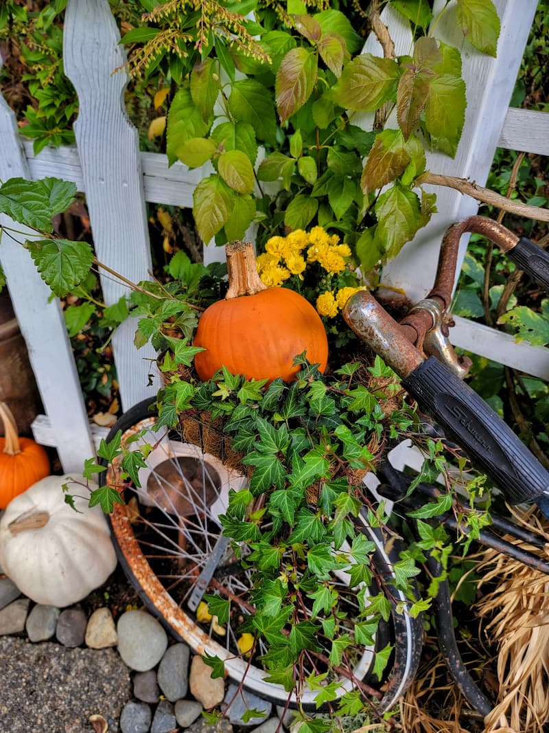 30 Easy Outdoor Fall Decorating Ideas to Try This Season - Shiplap and ...