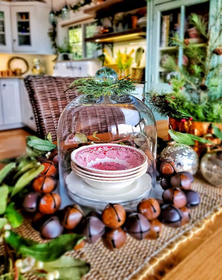 How to Create Christmas Vignettes in as Little as 5 Minutes - Shiplap ...