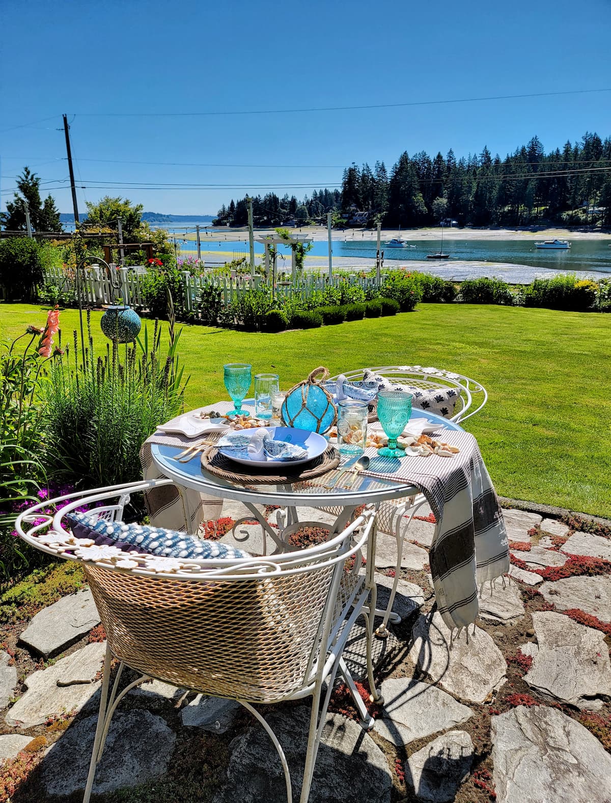 How to Create a Quick and Easy Summer Barbeque Tablescape - Shiplap and ...