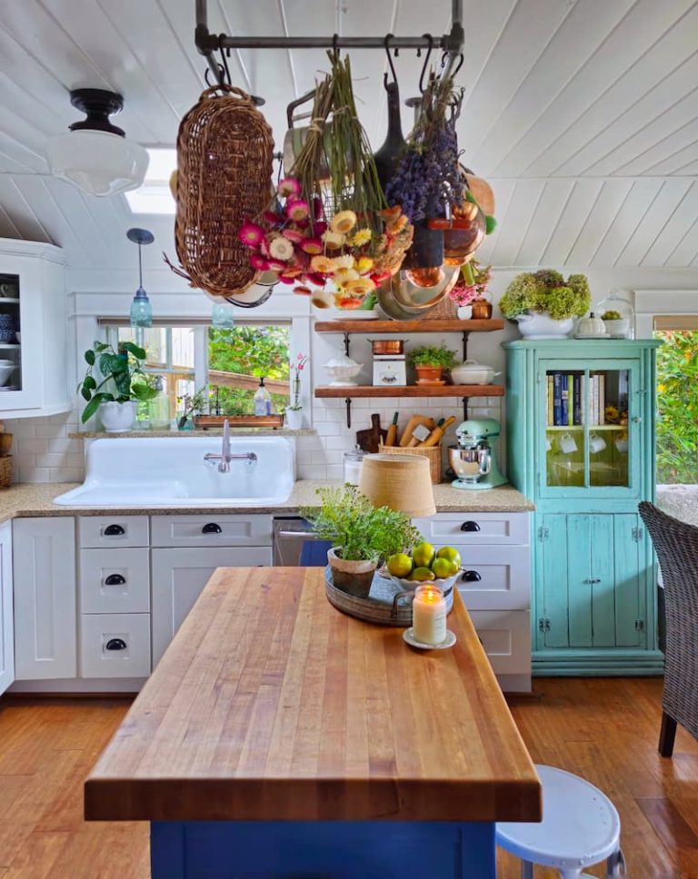 Discover Cottagecore Charm with These Kitchen Design Ideas - Shiplap ...