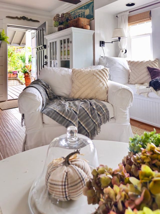 September Decorating Ideas: Budget-Friendly Ways to Transition to Fall ...