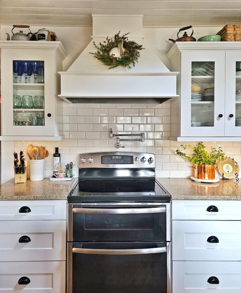 19 Ways to Create a Charming Cottage-Style Kitchen - Shiplap and Shells