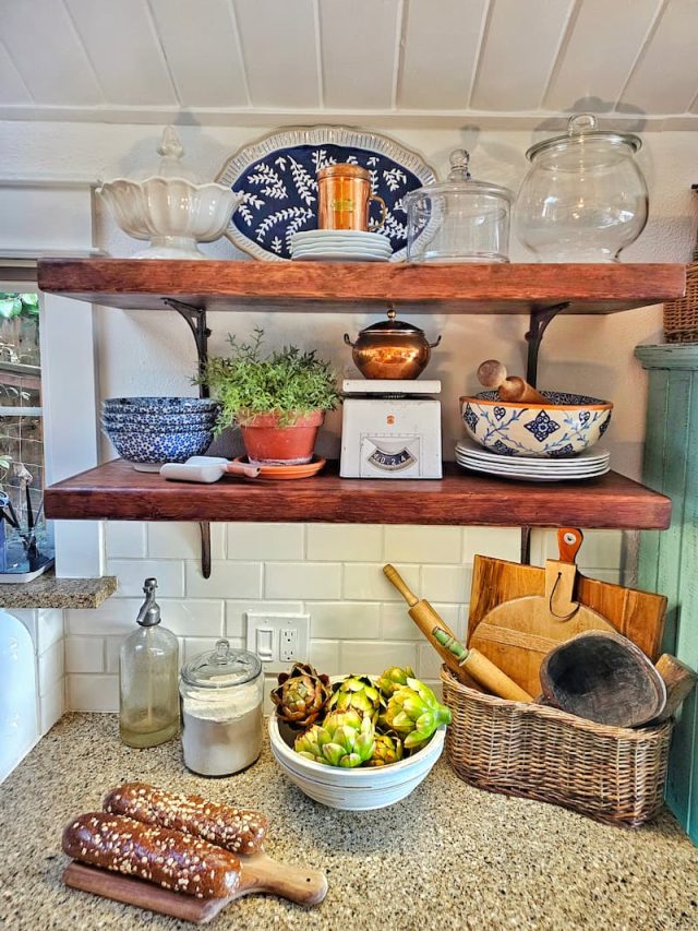 19 Ways to Create a Charming Cottage-Style Kitchen - Shiplap and Shells