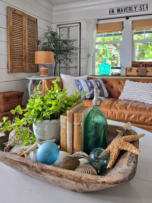 Small Beach Cottage Decorating Ideas With Coastal Charm - Shiplap and ...